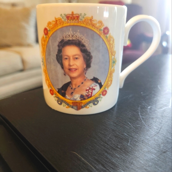 Accents | Queen Elizabeth Iis Golden Jubilee 202 | Poshmark